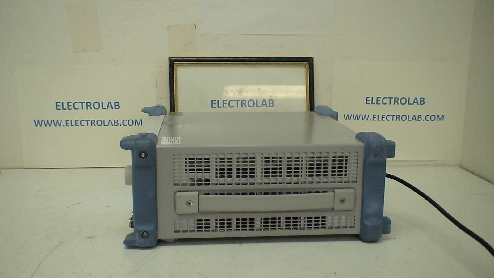 R&S (Rohde Schwarz) SMBV100A 9KHz-6GHz Vector Signal Generator opt:B10 ...