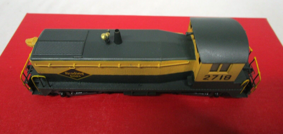 KMT Japan HO Scale Reading Lines EMD SW1200 Diesel Switcher Locomotive ...