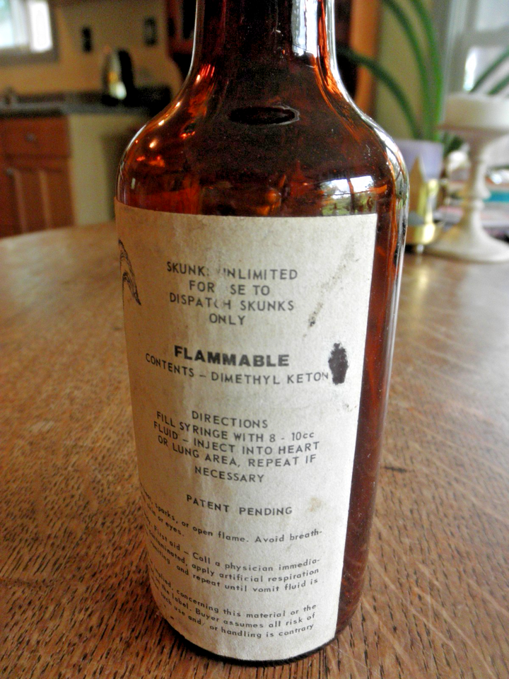 OLDER 6 1/2" SKUNKS UNLIMITED LURE BOTTLE CUMBERLAND, WI TRAPS VINTAGE ...