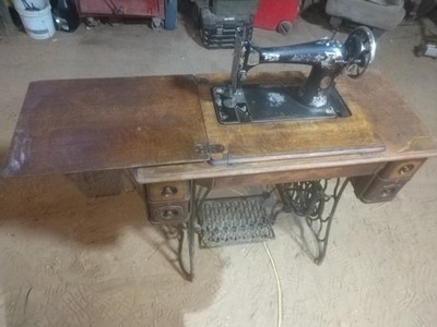Antique Singer sewing machine and desk. G series serial number. | eBay