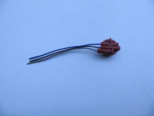 HOLDEN COMMODORE VT VX SEDAN TAIL LIGHT GLOBE SOCKET / HOLDER 3 WIRE ...