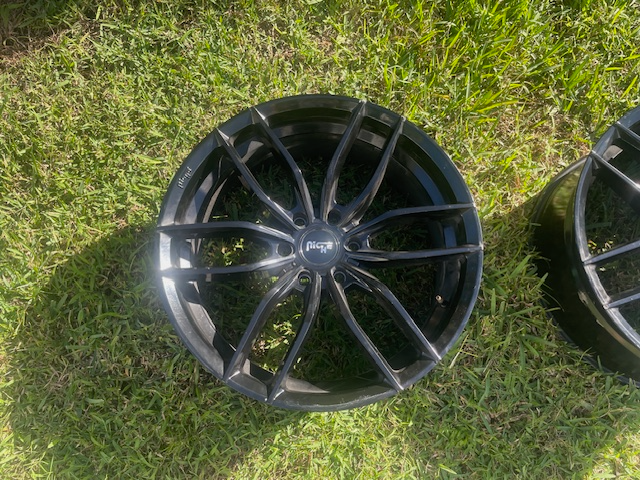Niche M209 Vosso Gloss Black 4 Wheels combined: 22x9.5, 6x139.7/6x5.5 ...