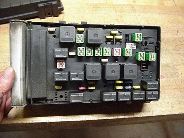 01-07 Dodge Caravan, Chrysler TIPM Fuse box, relay center 05144579AC ...