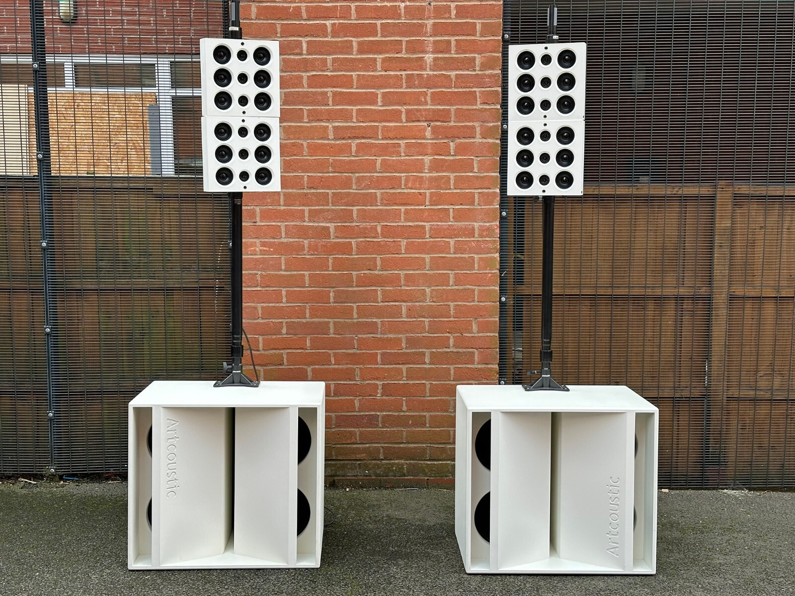 Artcoustic PA System, 4 x Line Array Speakers, 2 x Scoop Bass Bins ...