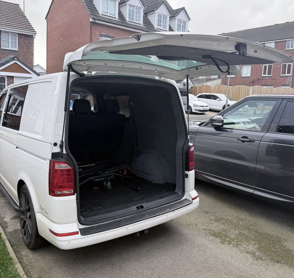 Volkswagen Transporter T6 SWB Diesel 2.0TDI 140 Highline Combi Van DSG ...