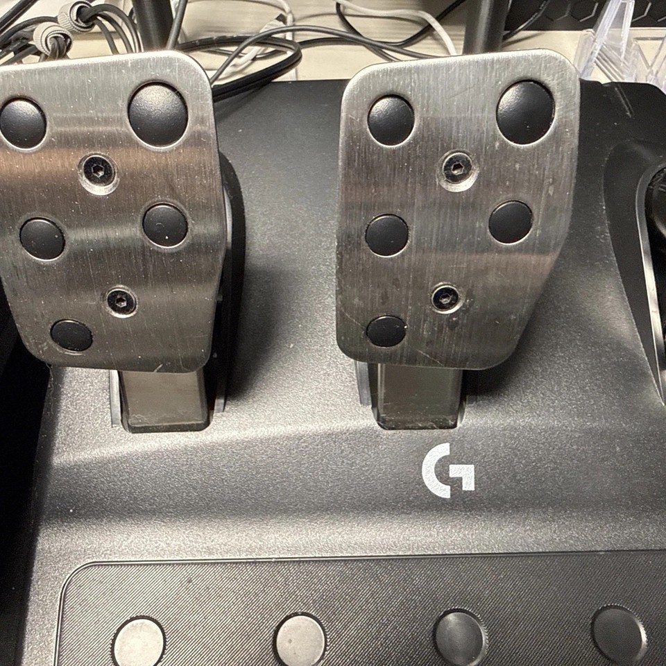 Logitech G923 Racing Wheel and Pedals, TRUEFORCE up to 1000 Hz Force ...