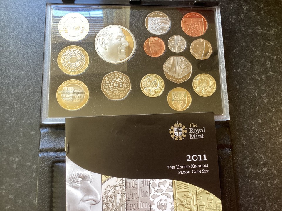 Royal Mint 2011 Executive PROOF Coin Set. 14 Coins. Black Leather cased ...