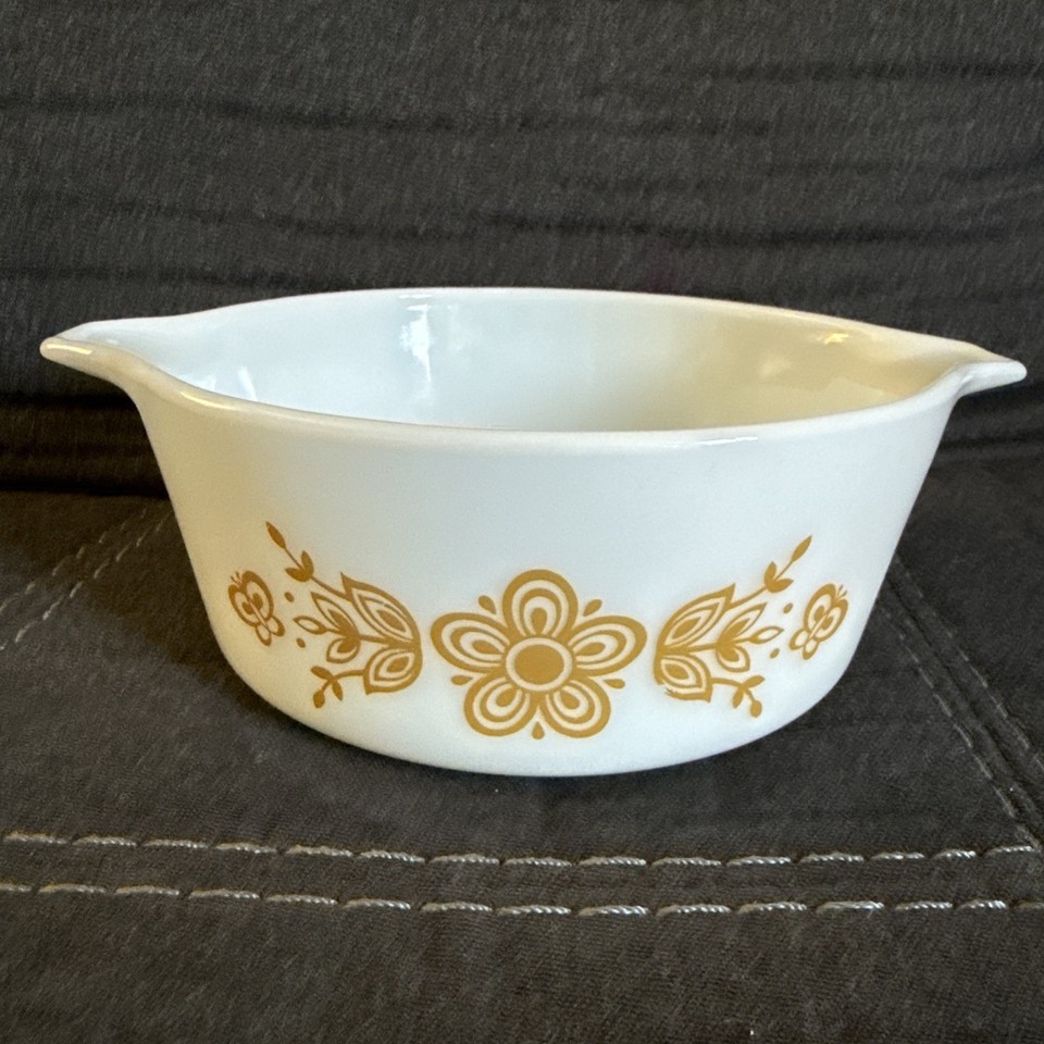 Pyrex BUTTERFLY GOLD Casserole Dish 472 ~ Vintage 1972 USA ~ NO Lid, 1. ...