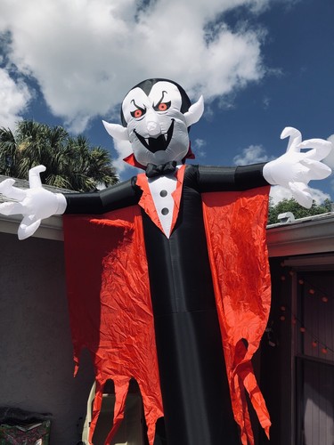 Halloween Airblown Inflatable Vampire With Cape 12ft Tall by Gemmy ...