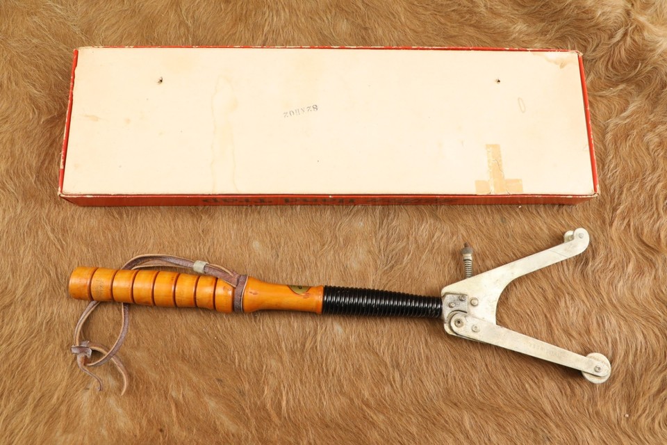 LOT: Daisy Red Rider .177 4.5mm BB gun, 5000 BB's, Western Hand Trap ...