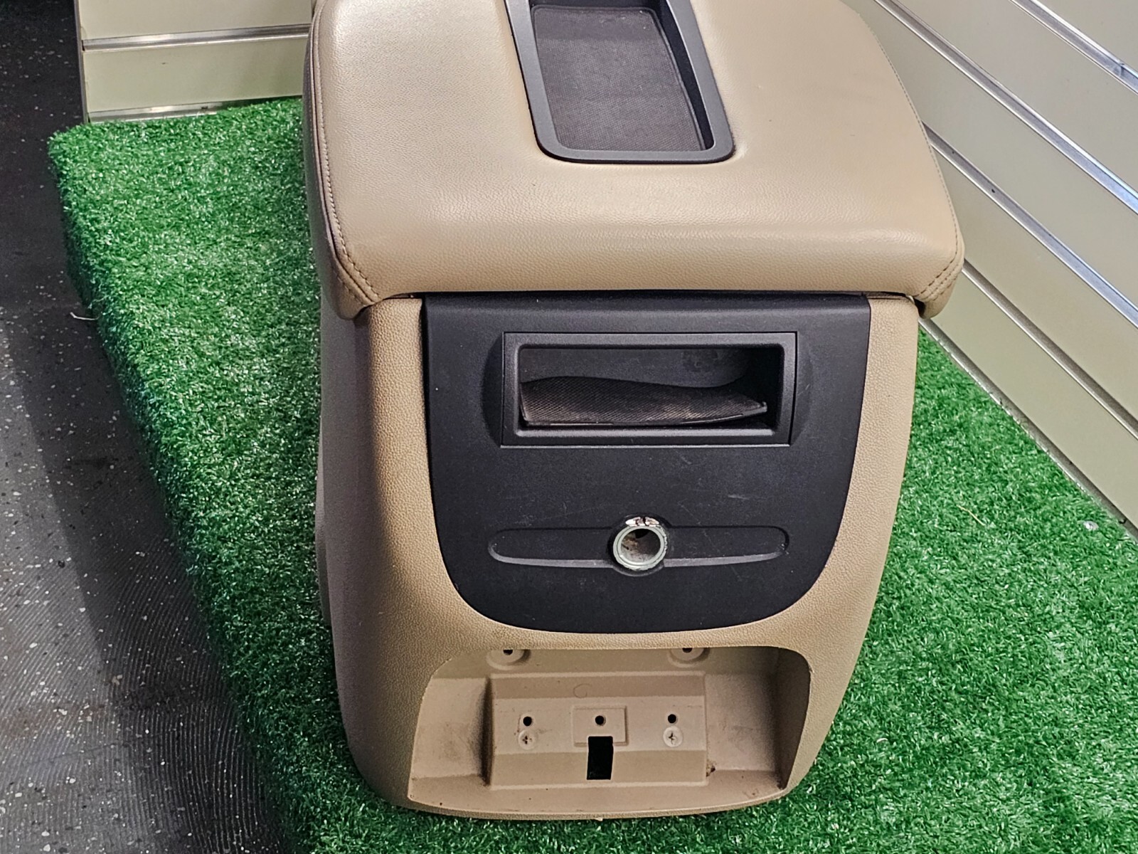 🔥07-13 CHEVY SILVERADO GMC SIERRA Floor Center Console Armrest Assembly ...