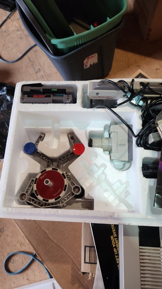 1985 Nintendo NES ORIGINAL BOX Deluxe Set ROB PLAY - TESTED and WORKING ...