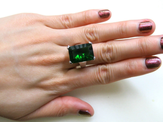 R0768G Mt St Helens Green Helenite Emerald-Cut 13x18mm 16Ct Sterling ...