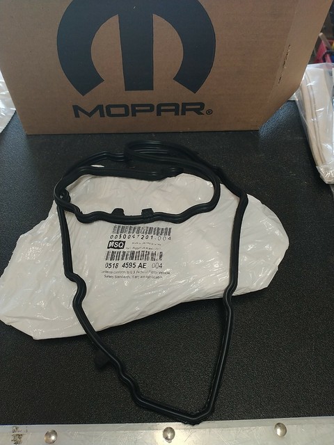 Engine Valve Cover Gasket Right Mopar 5184595AE for sale online | eBay