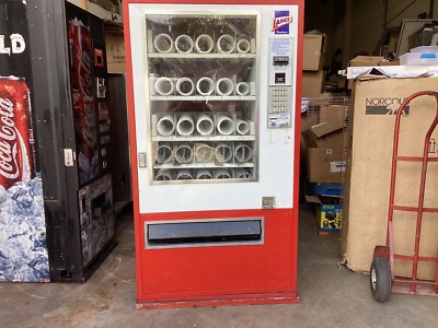 LANCE VENDING MONEY MACHINE COIN DRINKS FOOD CHIPS WORKING VINTAGE KEYS ...