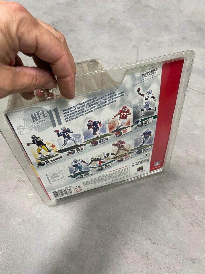 2005 McFarlane Football Series 11-12 #70 Willie Roaf First Piece Action ...