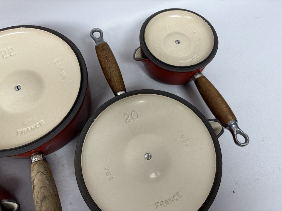 Le Creuset 5 Piece Saucepan Set & Stand Red Cast Iron 22,20,18,16,14 ...