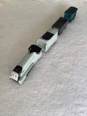 Spencer Trackmaster Working with 2 coaches troublesome truck and coach ...
