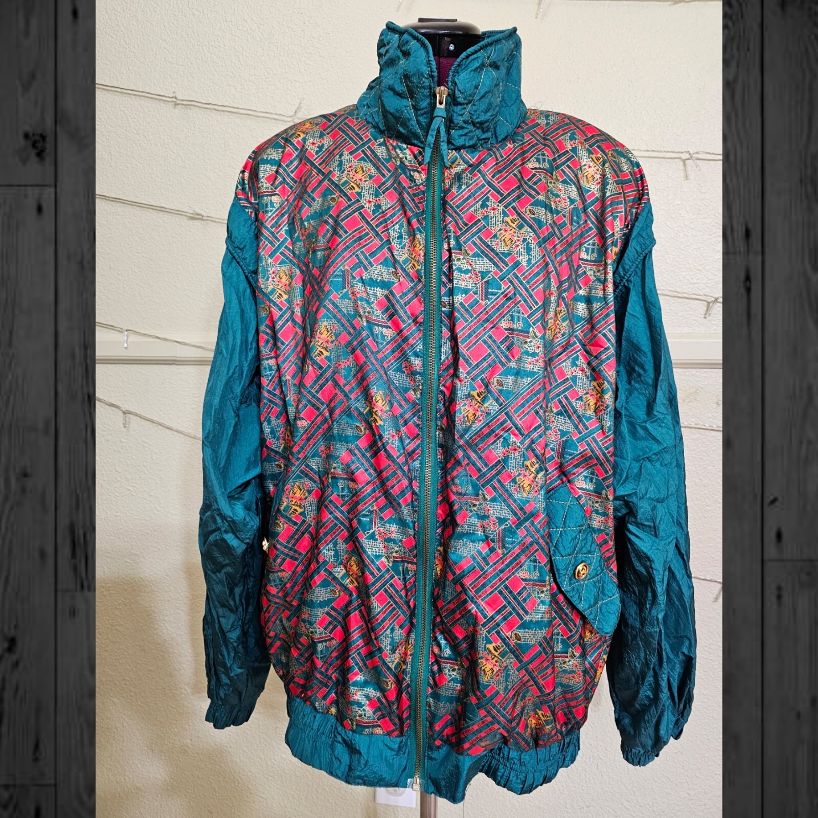 Vintage Lavon Green Red & Gold Musical Horn Windbreak… - Gem