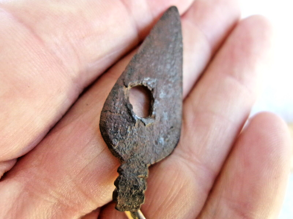 RARE SIOUX METAL TRADE POINT W/BULLET HOLE FOUND LITTLE BIG HORN ...