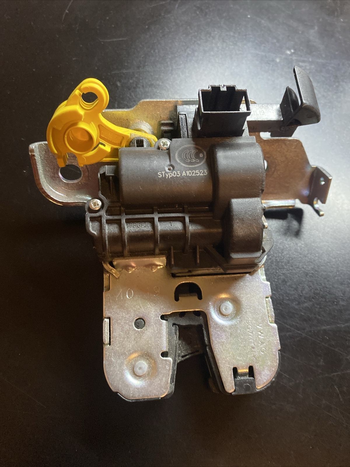 VW Volkswagen OEM 2018 Tiguan Liftgate Tailgate-lock 5nn827506 for sale ...