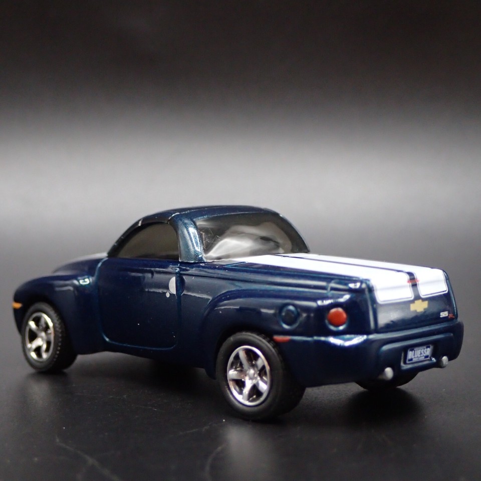 2003-2006 CHEVY CHEVROLET SSR TRUCK RARE 1:64 SCALE DIORAMA DIECAST ...
