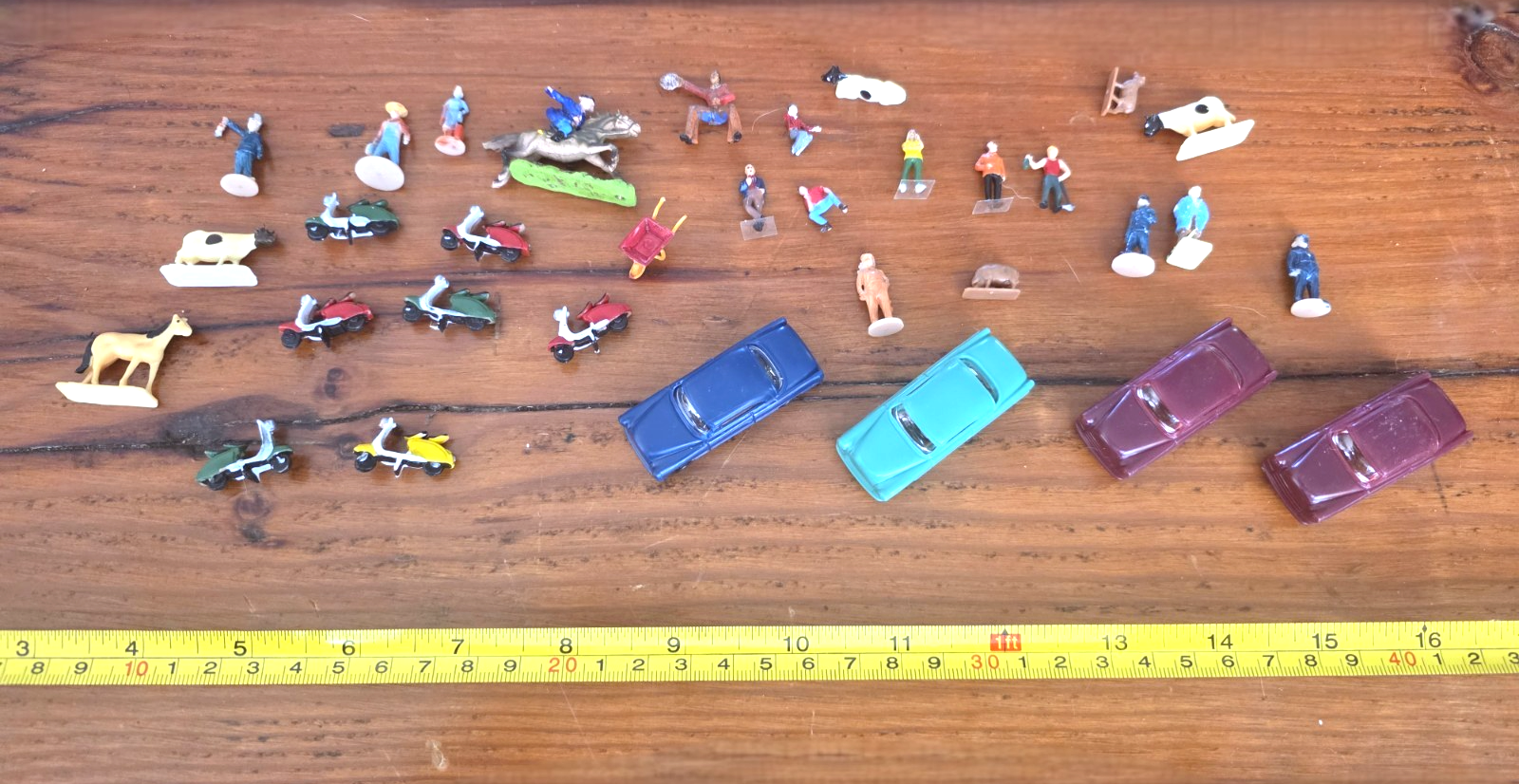 HO Scale Vehicle , Animal & People Lot For Your Model Train Layout | eBay