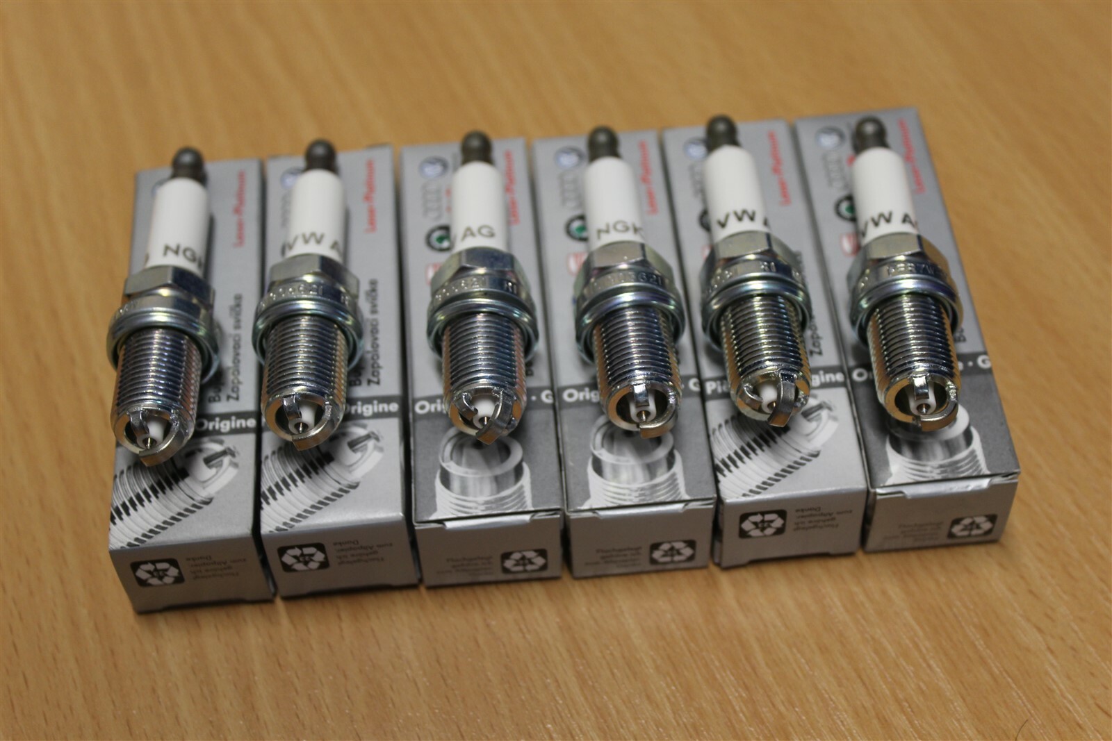 Set of 6 spark plugs 3.2 V6 Audi A4 A6 A8 101905621 New Genuine Audi ...