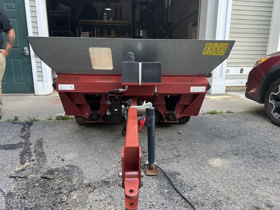Toro 2500 Top Dresser Sand Spreader Model 44507 Gator Club Car Steiner ...