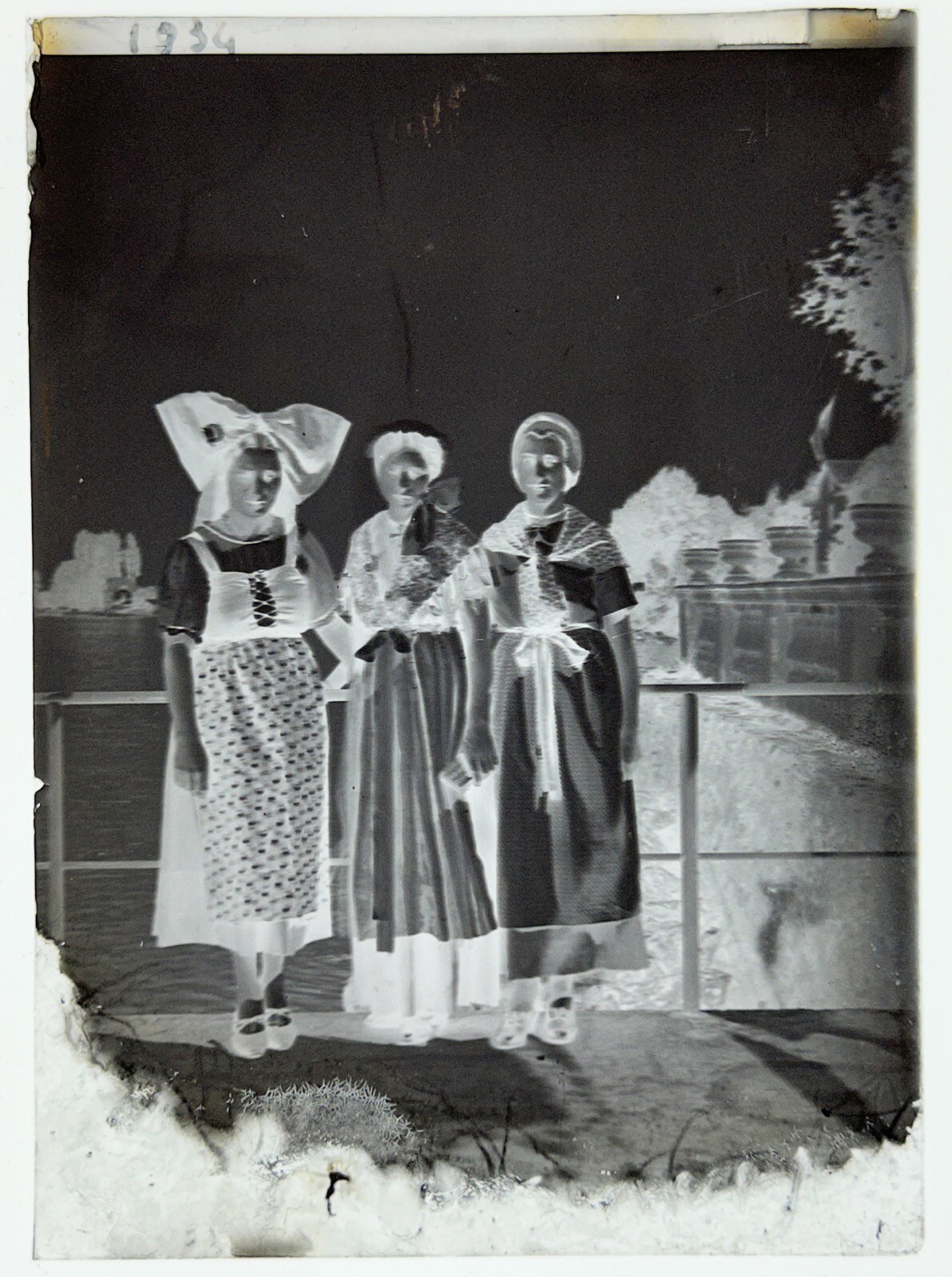 FRANCE Costumes traditionnels PHOTO NEGATIVE c1920 Plaque de verre ...