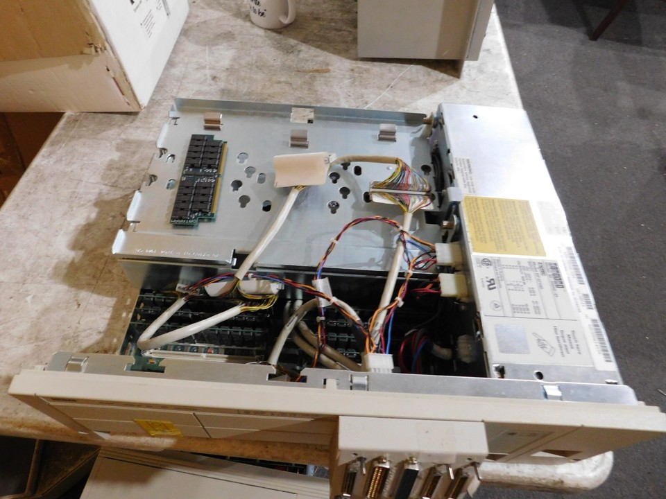 Digital Equipment (DEC) VAX-4000-105. 48DBM-B9-A01 Micro Computer ...