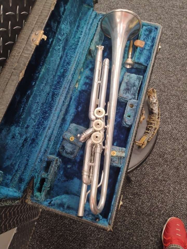 SALE Vintage Frank Holton Elkhorn Wis Silver Pro Trumpet With Case ...