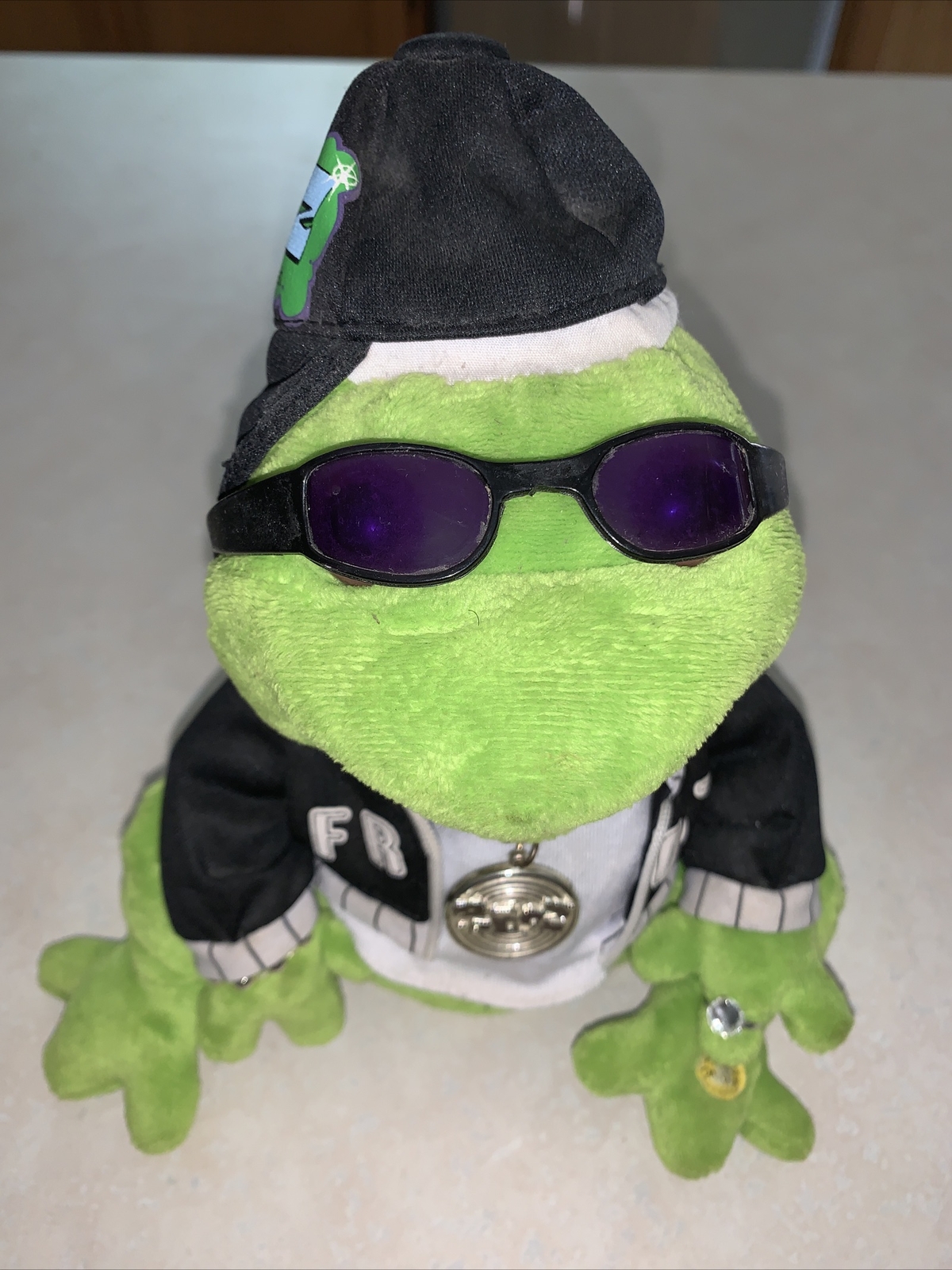 Gemmy Frogz Rock Rap It Ribbit Hip Hop Frog Singing Plush Livin Vida ...