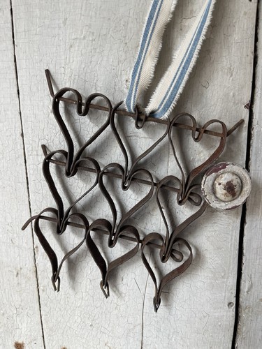 Antique Primitive Rusty Linked Hearts from Heart Mat Trivet 9 Hearts #5 ...