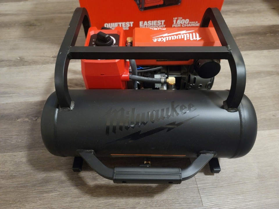 Milwaukee M18 FUEL 2 Gallon Portable Quiet Cordless Air Compressor ...