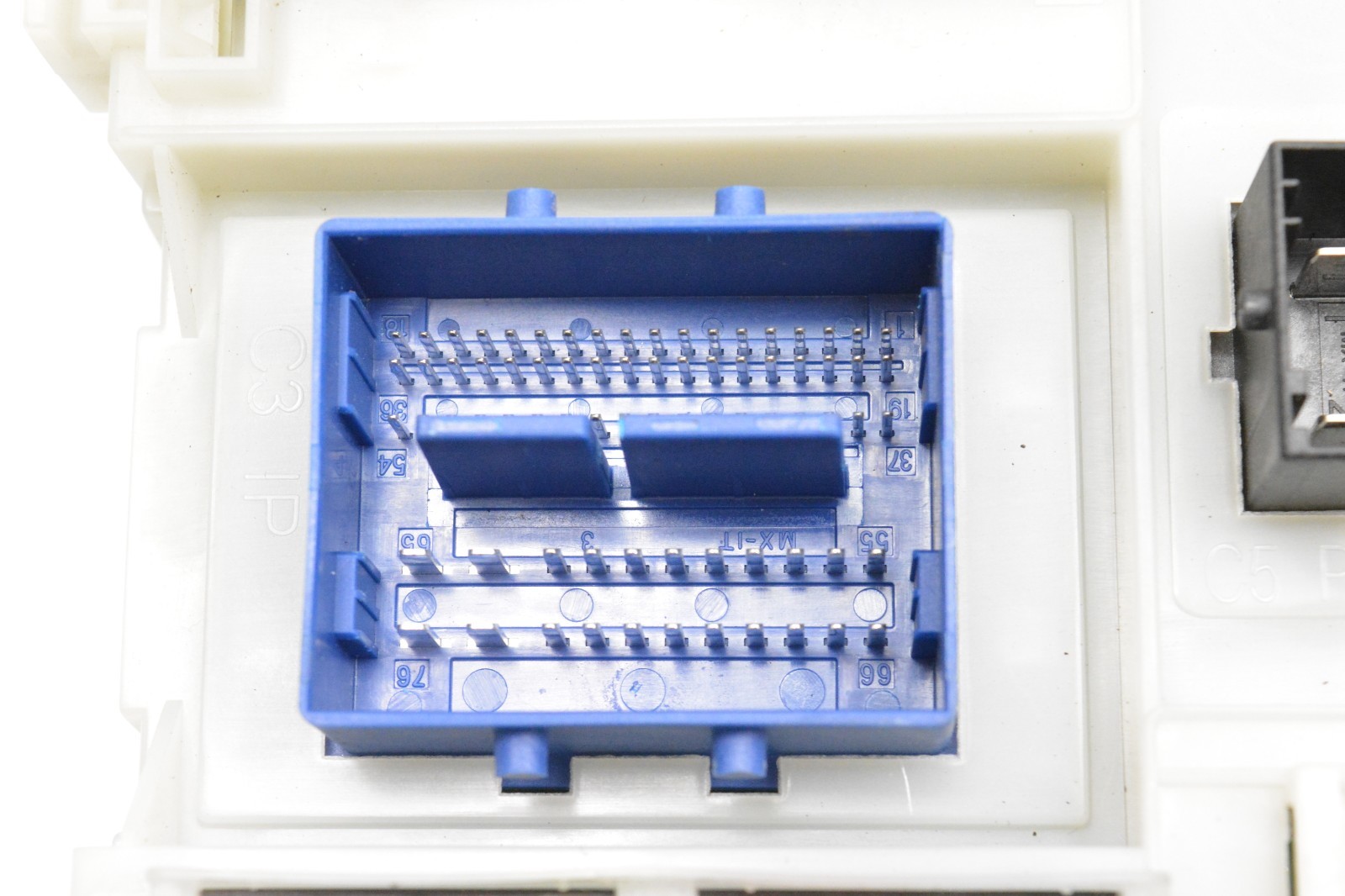 VOLVO V60 2010 ONWARDS 2.4D CENTRAL ELECTRONIC MODULE UNIT FUSE BOX ...