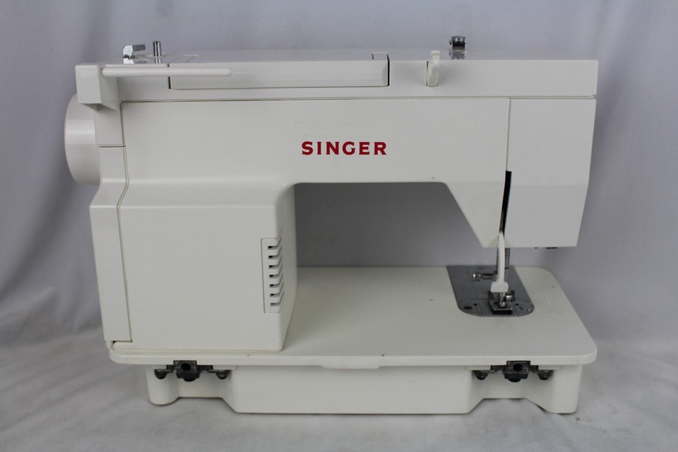 Singer Model 5705C Sewing Machine w/ Pedal + Manuals | eBay