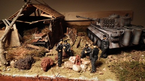 Tamiya 35201 German Tank Crew at Rest 4950344352012 for sale online | eBay