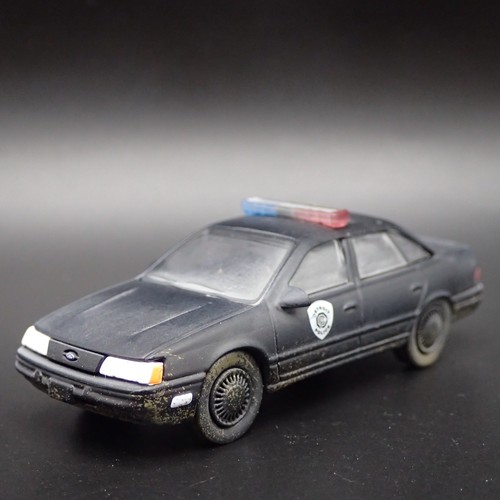 1986 86 FORD TAURUS LX DETROIT POLICE CAR 1:64 SCALE DIORAMA DIECAST ...