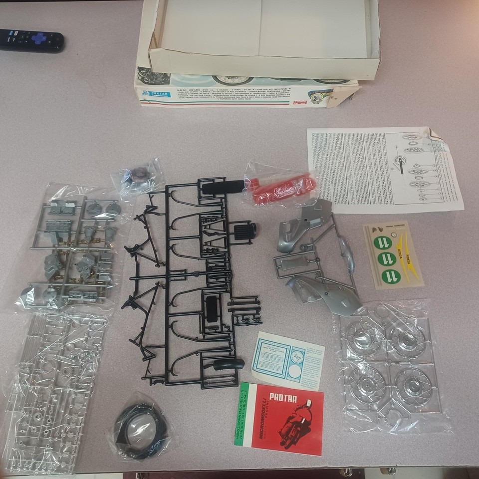 Protar 1:9 Model Kit - Moto Honda 250cc. 6 Cilindri, 4 Tempi- Model Kit ...
