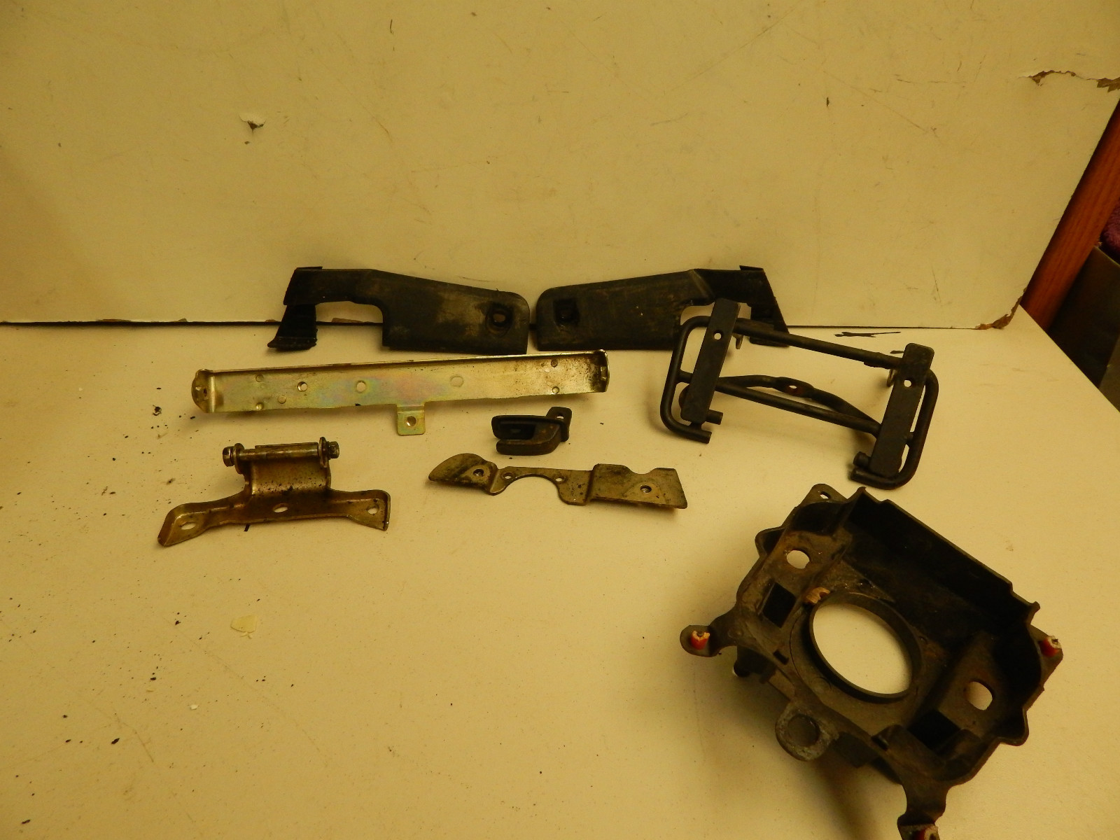 VENTO ZIP 50 SCOOTER BRACKET COVERS SEAT HINGE 8 PIECE PARTS LOT | eBay