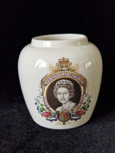 Vintage Lord Nelson Pottery Potpourri Jar "Queen Elizabeth II Silver ...