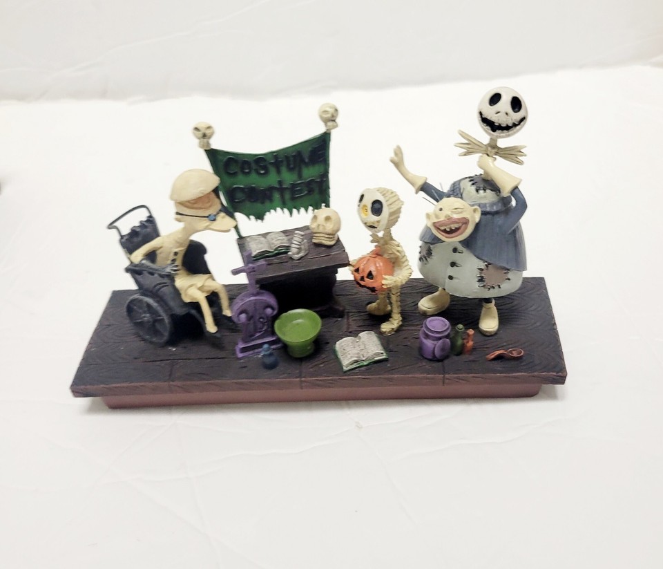 HAWTHORNE VILLAGE NIGHTMARE BEFORE CHRISTMAS EXPRESS ON30 ELECTRIC ...