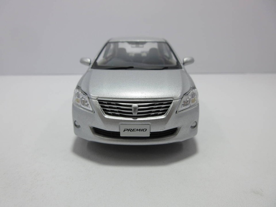 1/30 TOYOTA PREMIO EARLY SILVER METALLIC 550730 | eBay