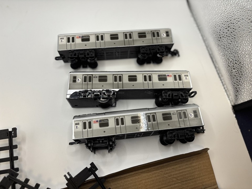 New York MTA Motorized Subway Train Set w Track Lights and Sounds ...