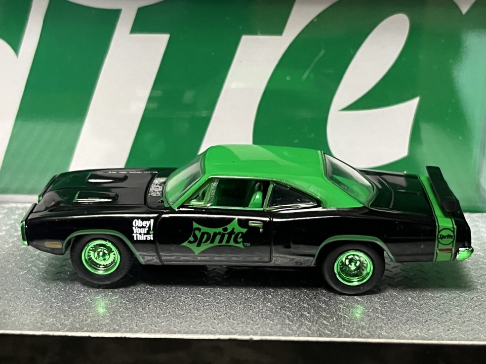 M2 Machines Haulers 1974 DODGE W200 + 1970 DODGE SUPER BEE Sprite CHASE ...