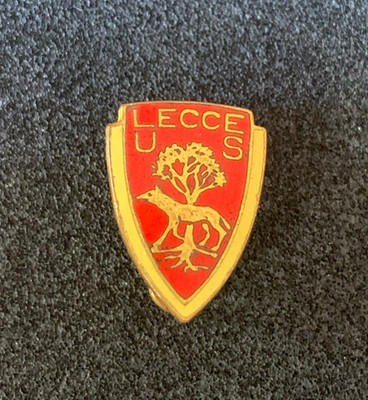 US LECCE CALCIO DISTINTIVO CALCIO PIN SPILLA BADGE FUTBOL FOOTBALL | eBay