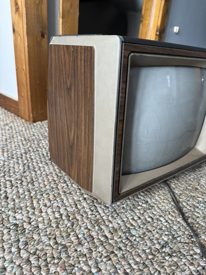 vintage tv 1982 RCA corporation Model number: EGR333W | eBay