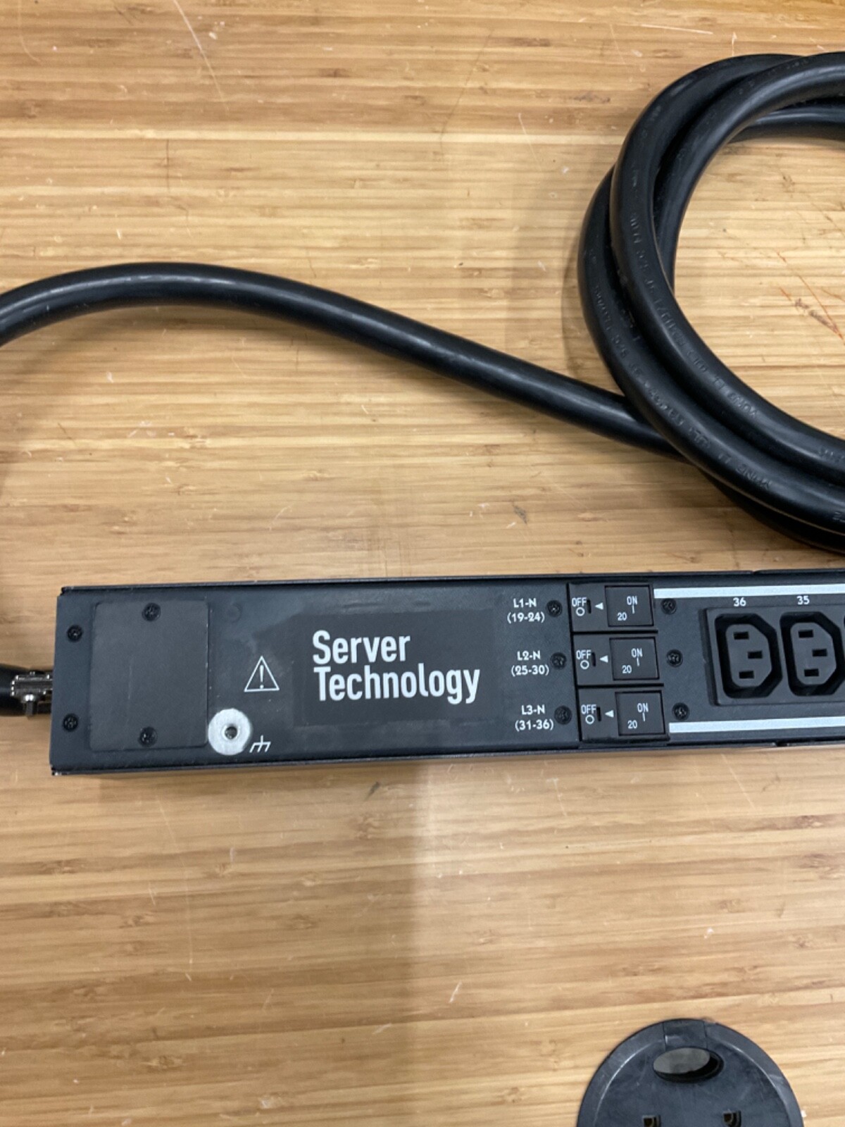 Server Technology Sentry Basic Rack PDU STV-UB1001D 36 C13 Outlets L22 ...