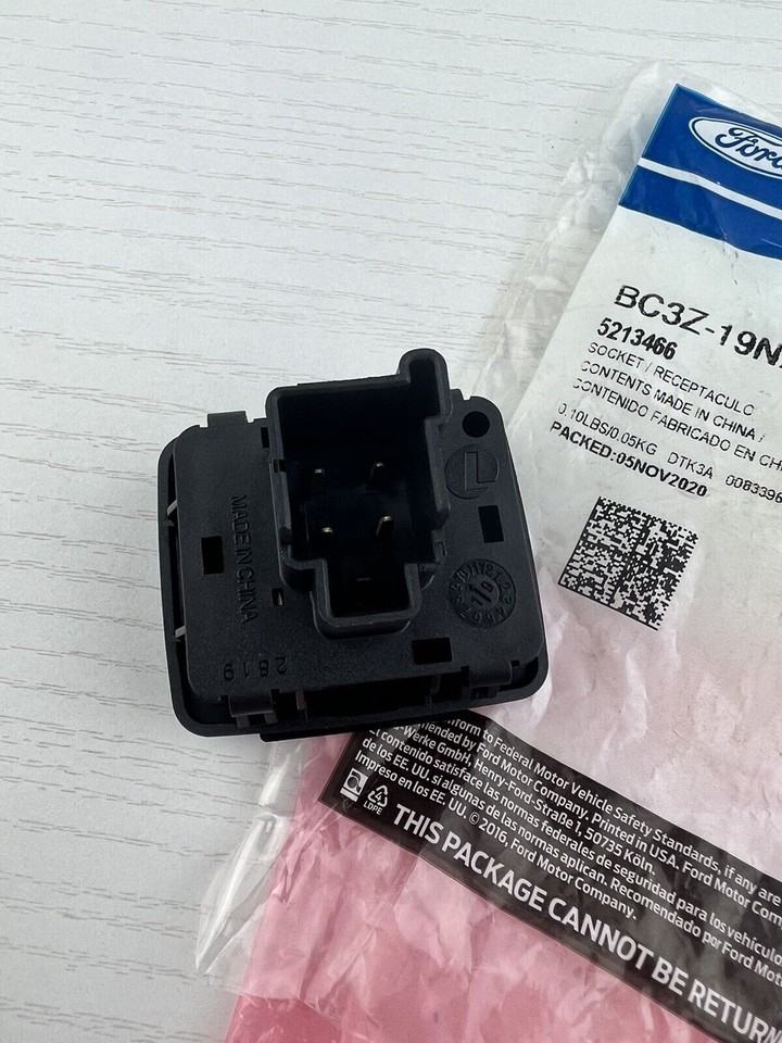 Ford Lincoln Center Console Rear Power Outlet Plug 110V 150W OEM BC3Z ...